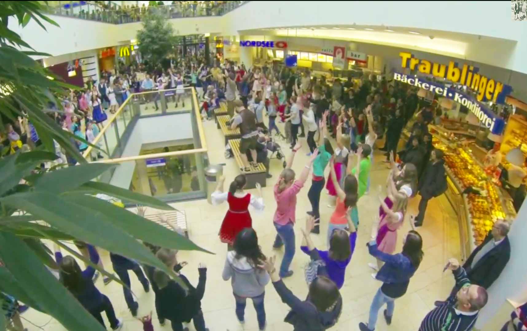 Bavarian Flash Mob in Munich