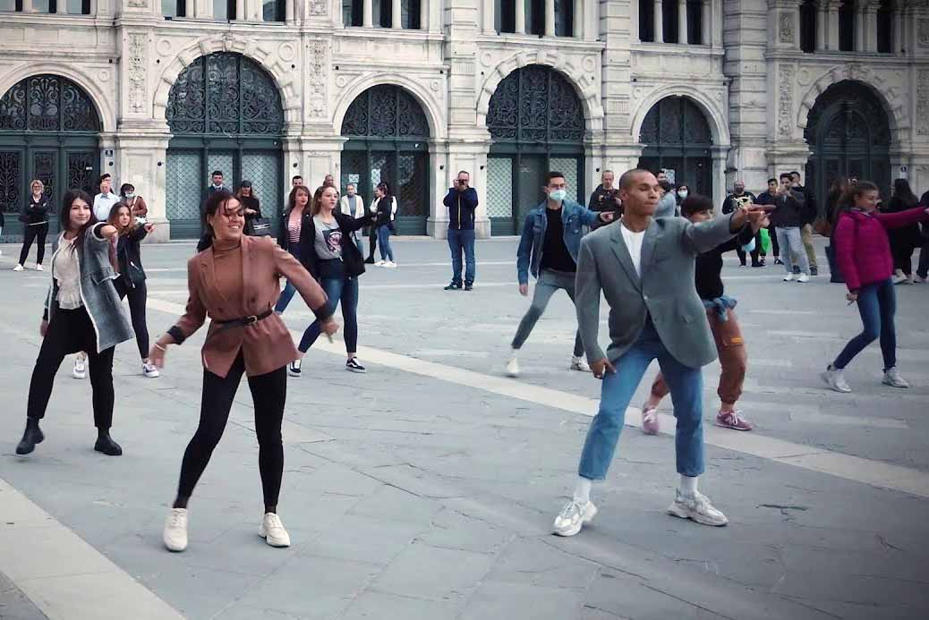 Epic Flashmob Proposal in Trieste! Bruno Mars’ 'Marry You' Brings ...