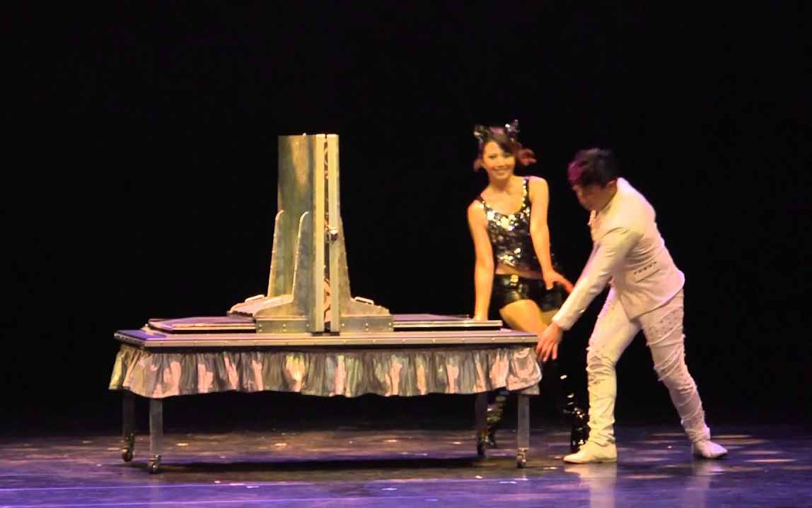 Jaw-Dropping Illusions by Jiang Hao - Master of Magic from Taiwan Jaw-Dropping Illusions by Jiang Hao - Master of Magic from Taiwan