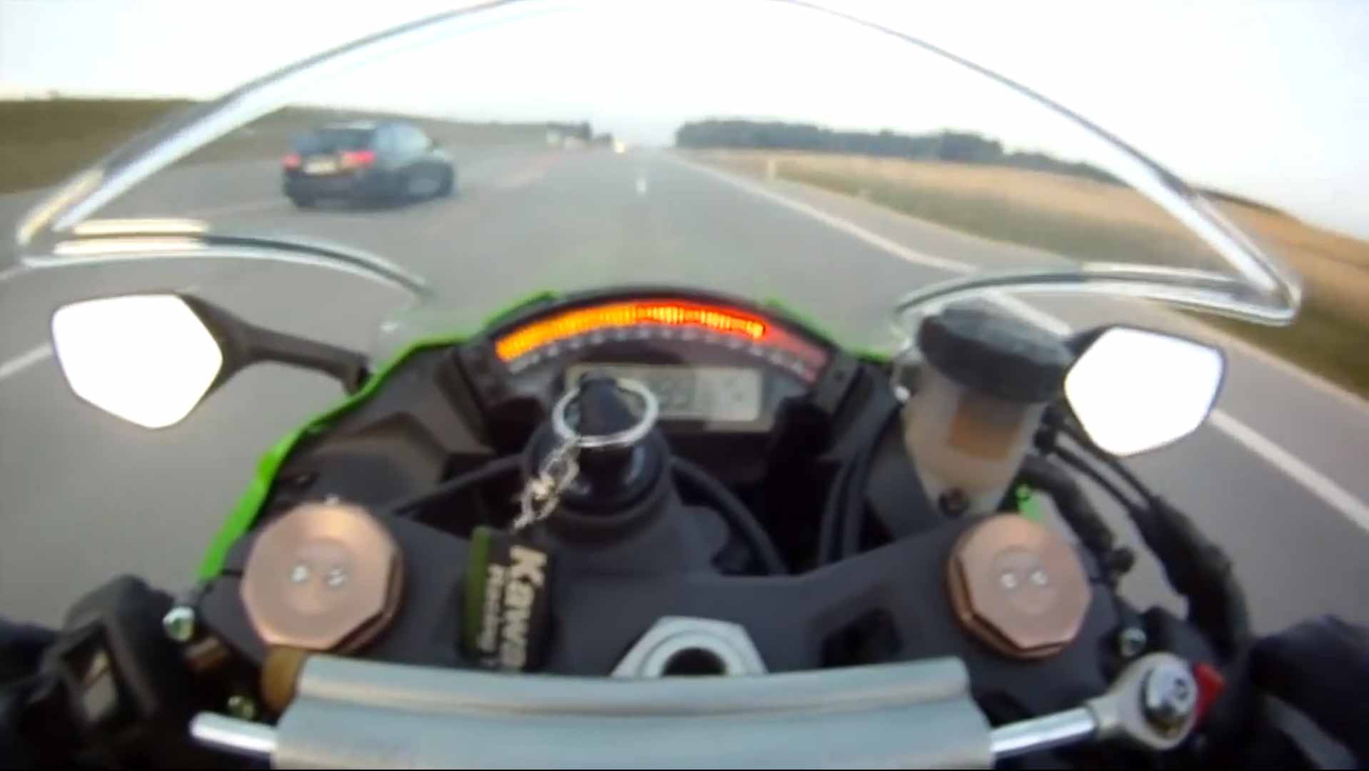 Motorcycle Driving 300km/h On Autobahn Gets Passed By Audi RS6