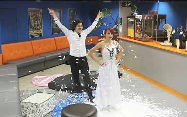 Quick Change Magic - 10 Dresses In 30 Seconds