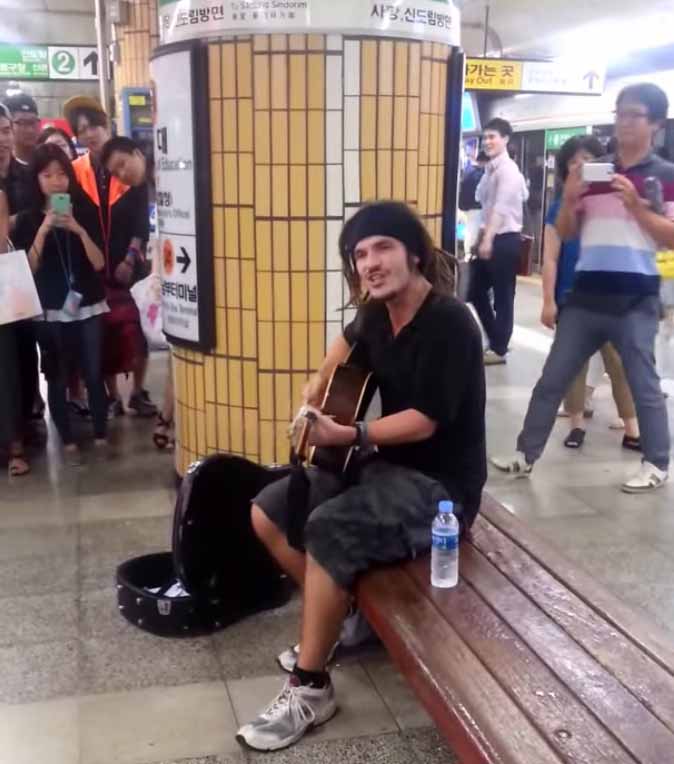 Street Performer Gets Korean Subway Crowd Singing Along
