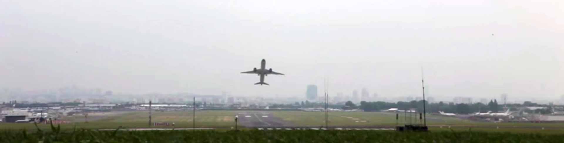 Unbelievable Boeing 787 'Vertical' Take-off - Paris Air Show 2015