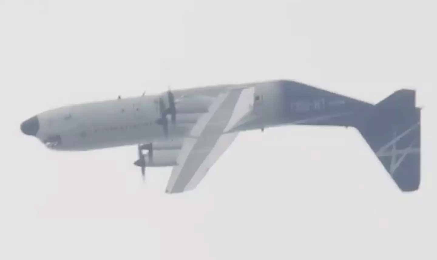 Watch A Huge Cargo Plane Doing A Loop