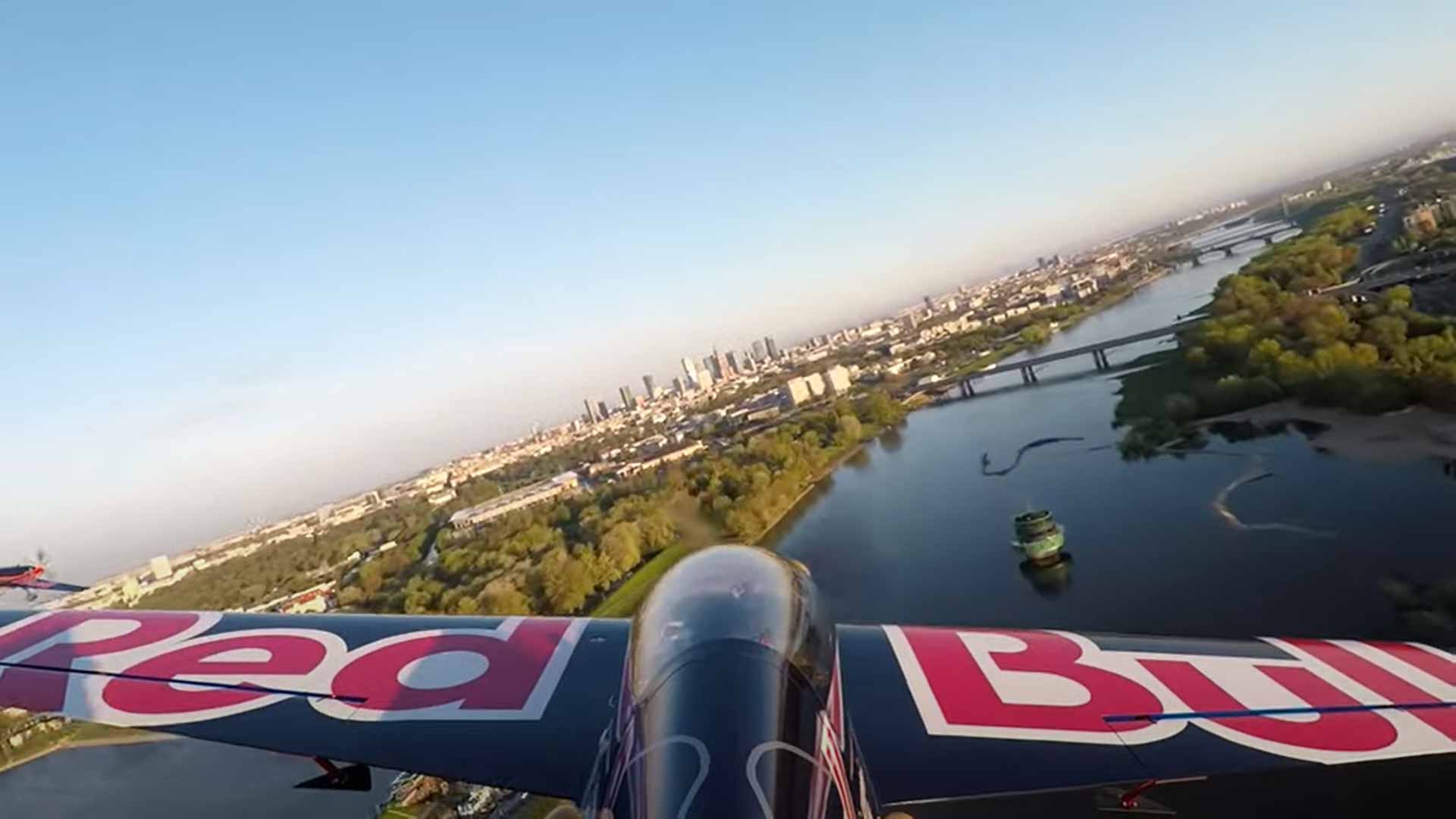 Watch Two Planes Fly Under Three Iconic Bridges In Warsaw